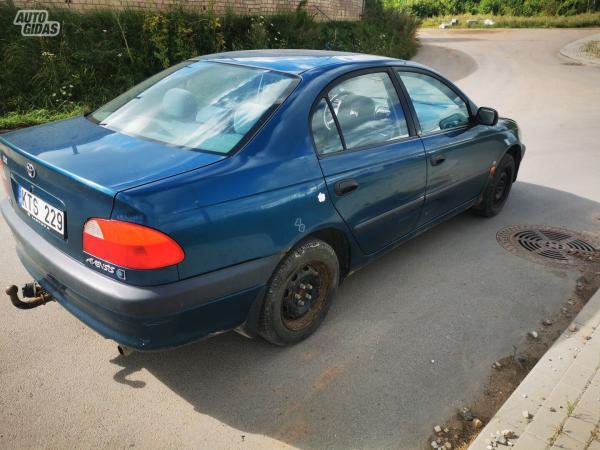 Toyota Avensis 1998 in Ukmerge, with an engine capacity of 1.80 L and mileage of 300 thousand km for 950 €, photo 5 on AUTOMOTO.COM.LV