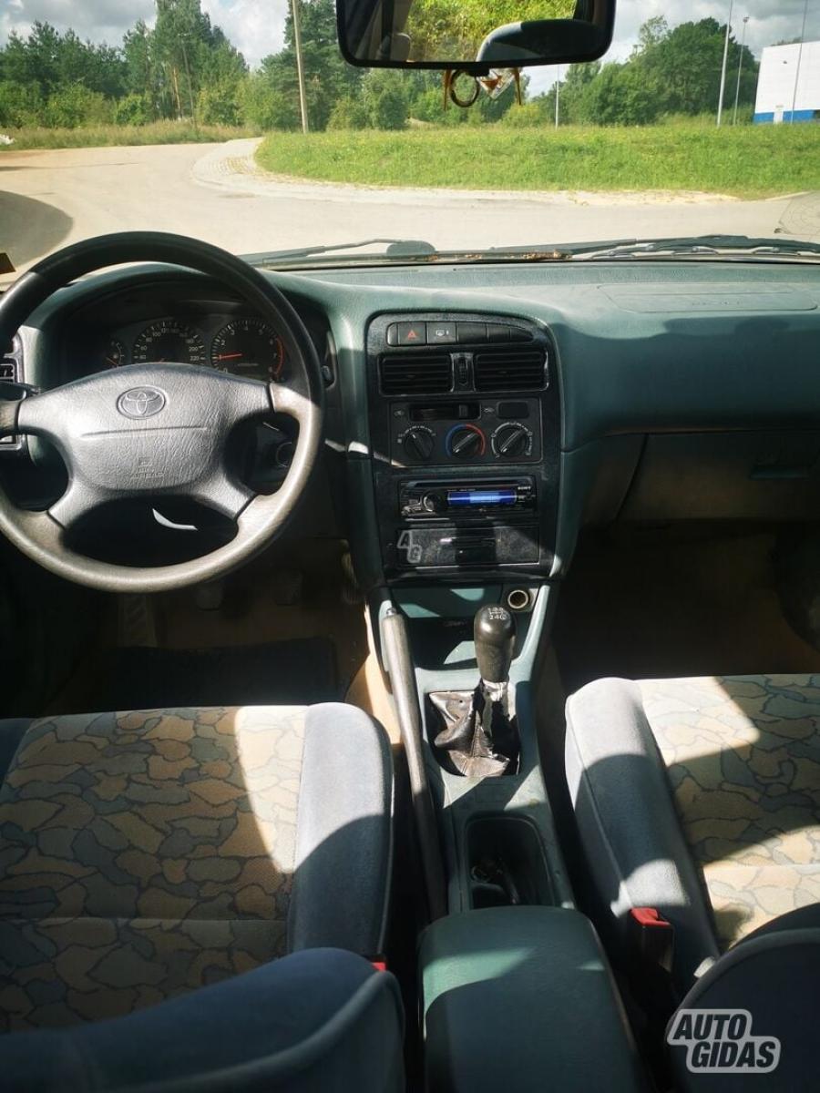 Toyota Avensis 1998 in Ukmerge, with an engine capacity of 1.80 L and mileage of 300 thousand km for 950 €, photo 9 on AUTOMOTO.COM.LV