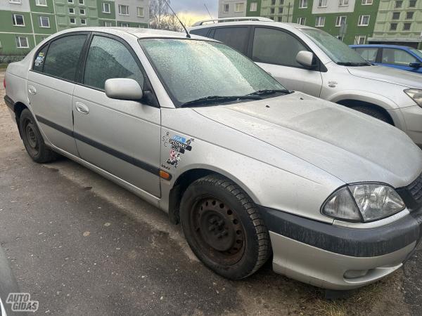 Toyota Avensis 2001 Marijampole, ar dzinēja tilpumu 1.80 L un nobraukumu 185 tūkst. km par 1200 €, foto 2 vietnē AUTOMOTO.COM.LV