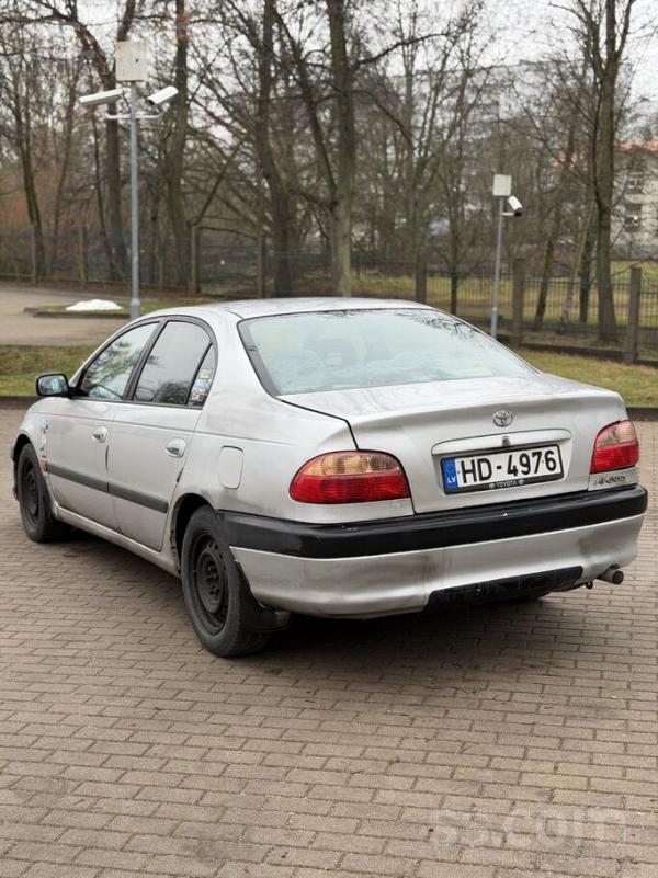 Toyota Avensis 2001 Rīga, ar dzinēja tilpumu 1.80 L un nobraukumu 188 tūkst. km par 900 €, foto 3 vietnē AUTOMOTO.COM.LV