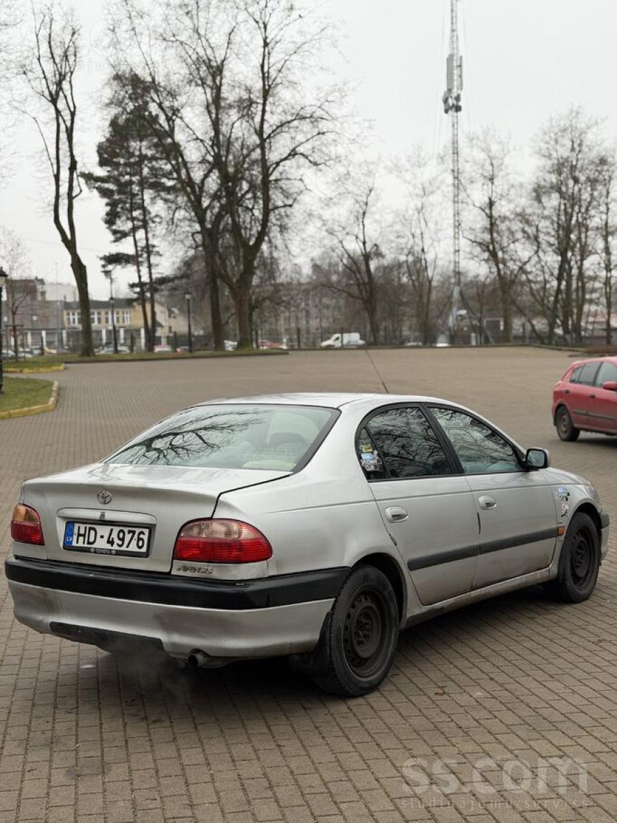 Toyota Avensis 2001 Rīga, ar dzinēja tilpumu 1.80 L un nobraukumu 188 tūkst. km par 900 €, foto 4 vietnē AUTOMOTO.COM.LV