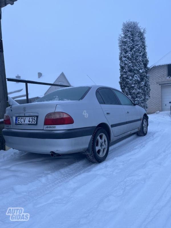 Toyota Avensis 2001 in Mazeikiai, with an engine capacity of 1.80 L and mileage of 223 thousand km for 900 €, photo 3 on AUTOMOTO.COM.LV