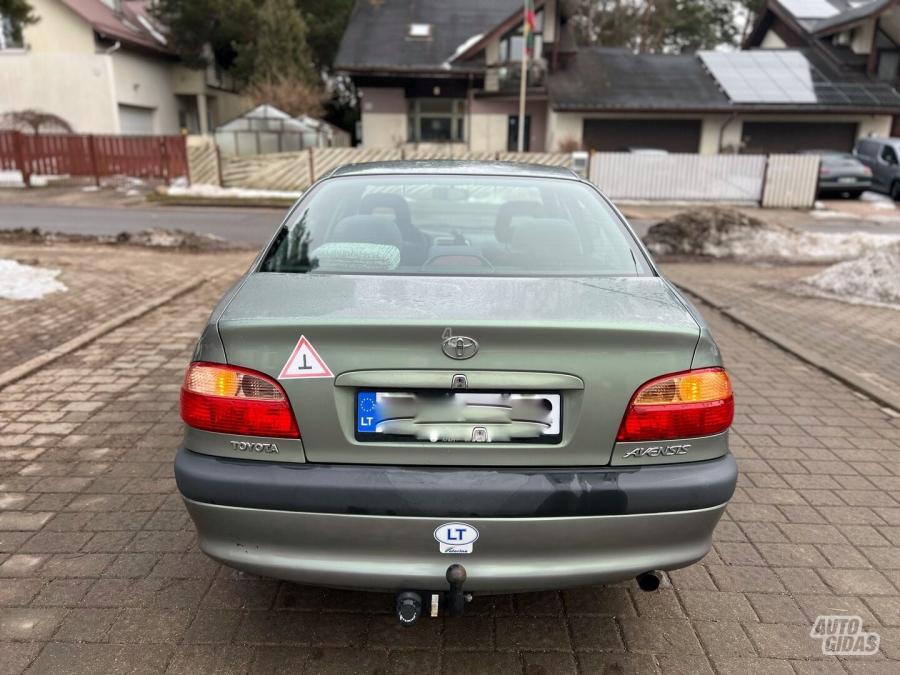 Toyota Avensis 2002 in Vilnius, with an engine capacity of 1.80 L and mileage of 250 thousand km for 1850 €, photo 4 on AUTOMOTO.COM.LV