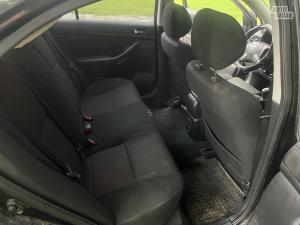 Toyota Avensis 2004 in Kaunas, with an engine capacity of 2.00 L and mileage of 274 thousand km for 1300 €, photo 7 on AUTOMOTO.COM.LV