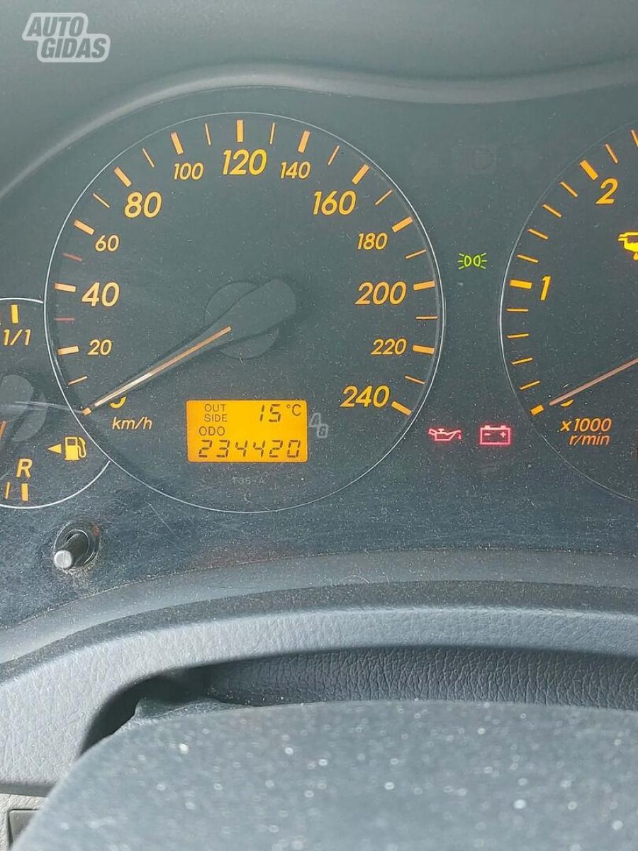 Toyota Avensis 2004 in Ukmerge, with an engine capacity of 2.00 L and mileage of 234 thousand km for 1850 €, photo 4 on AUTOMOTO.COM.LV