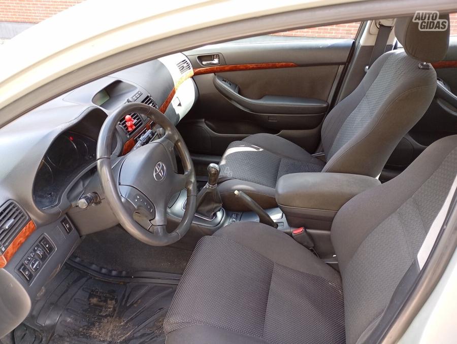 Toyota Avensis 2005 in Kaunas, with an engine capacity of 2.00 L and mileage of 232 thousand km for 1150 €, photo 8 on AUTOMOTO.COM.LV