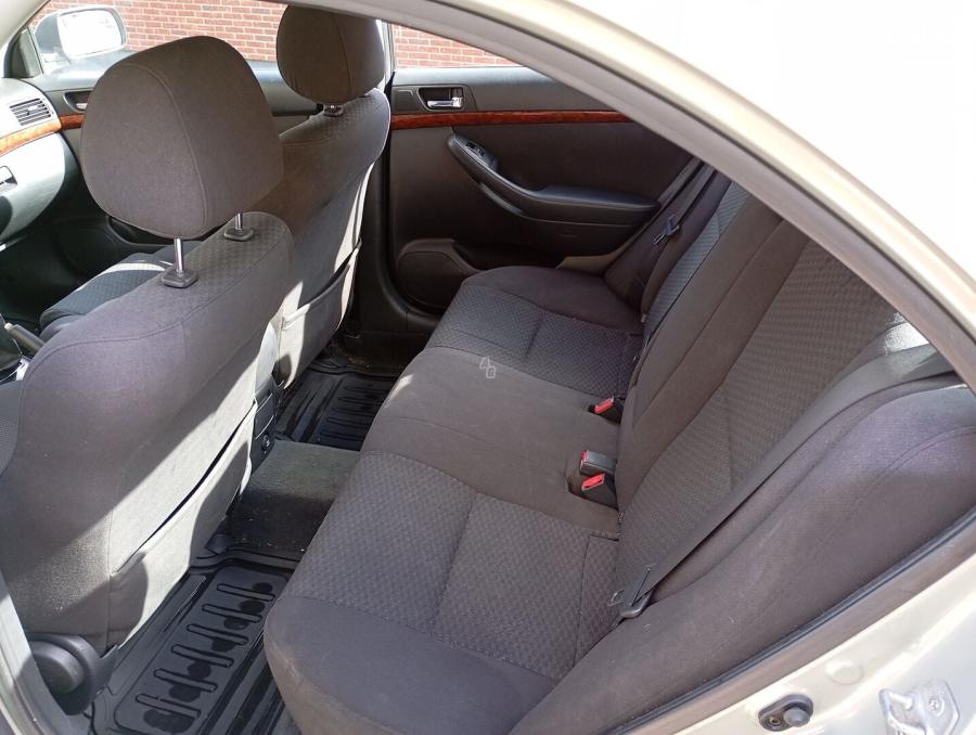 Toyota Avensis 2005 in Kaunas, with an engine capacity of 2.00 L and mileage of 232 thousand km for 1150 €, photo 9 on AUTOMOTO.COM.LV