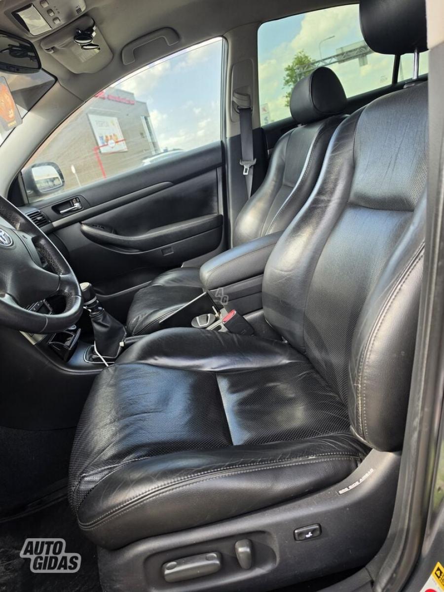 Toyota Avensis 2005 Viļņa, ar dzinēja tilpumu 2.20 L un nobraukumu 234 tūkst. km par 1850 €, foto 17 vietnē AUTOMOTO.COM.LV