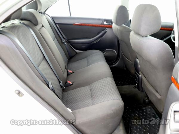 Toyota Avensis 2005 in Tallinn, with an engine capacity of 2.00 L and mileage of 236 thousand km for 1299 €, photo 7 on AUTOMOTO.COM.LV