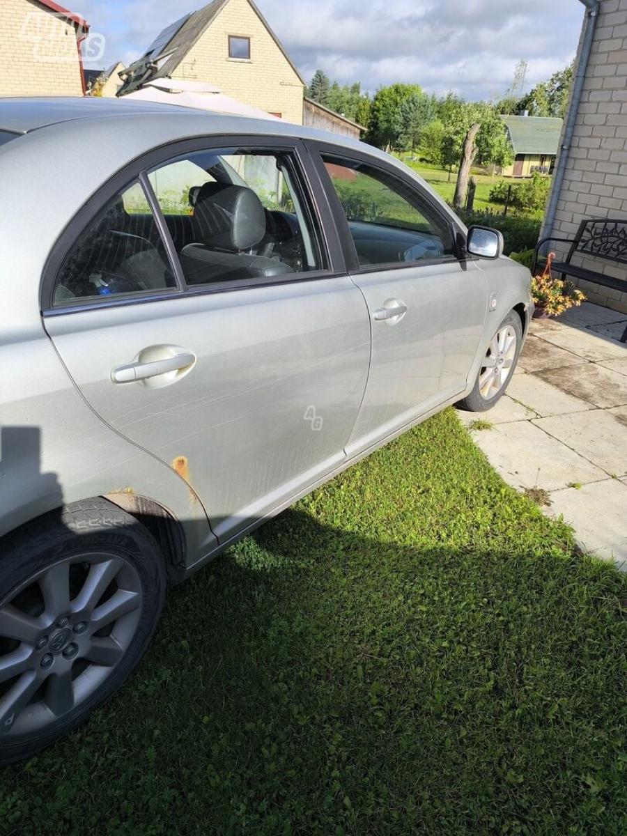 Toyota Avensis 2005 Viļņa, ar dzinēja tilpumu 2.00 L un nobraukumu 260 tūkst. km par 1200 €, foto 3 vietnē AUTOMOTO.COM.LV