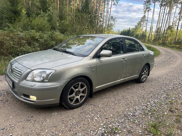 Toyota Avensis 2005 in Tallinn, with an engine capacity of 2.00 L and mileage of 300 thousand km for 2200 €, photo 8 on AUTOMOTO.COM.LV