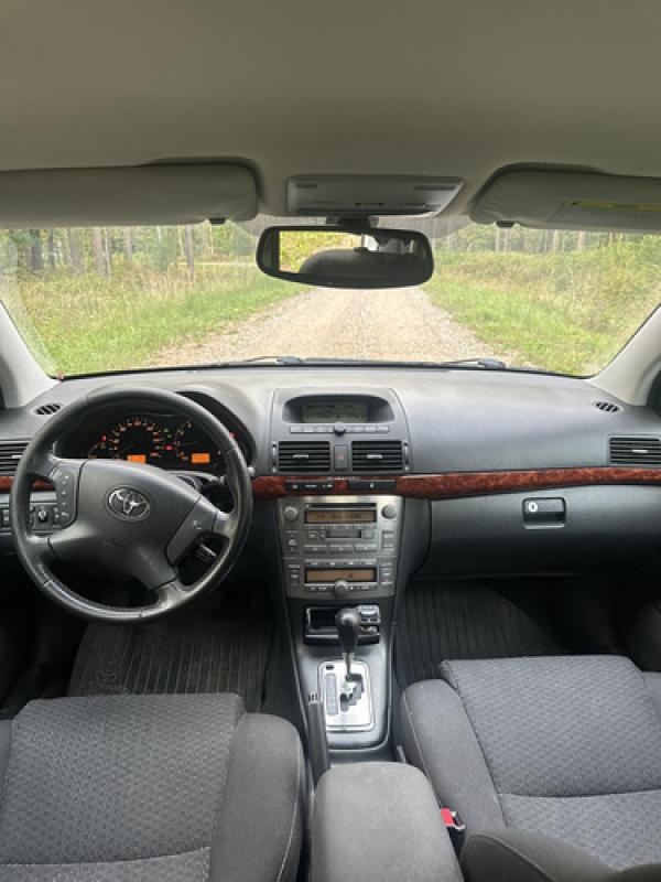 Toyota Avensis 2005 in Tallinn, with an engine capacity of 2.00 L and mileage of 300 thousand km for 2200 €, photo 10 on AUTOMOTO.COM.LV