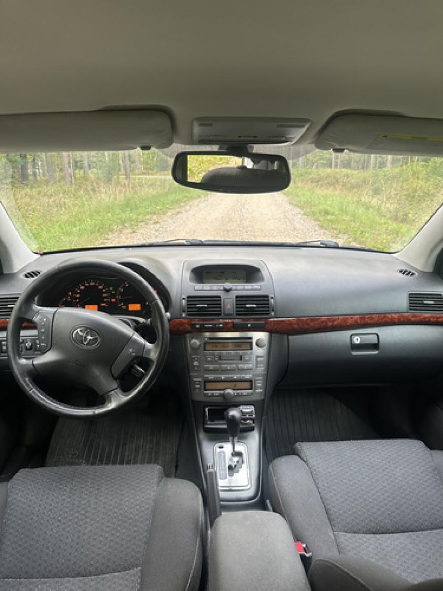 Toyota Avensis 2005 in Tallinn, with an engine capacity of 2.00 L and mileage of 300 thousand km for 2200 €, photo 10 on AUTOMOTO.COM.LV