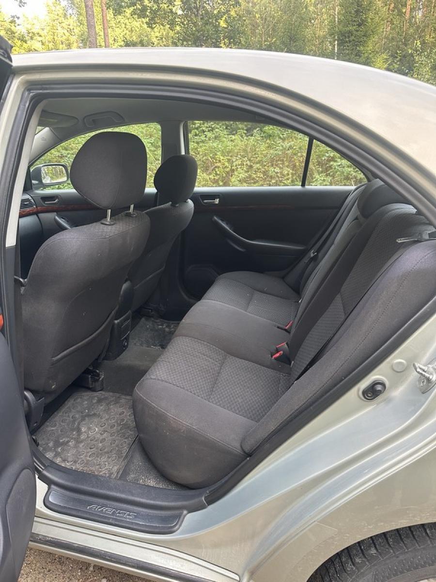 Toyota Avensis 2005 in Tallinn, with an engine capacity of 2.00 L and mileage of 300 thousand km for 2200 €, photo 18 on AUTOMOTO.COM.LV