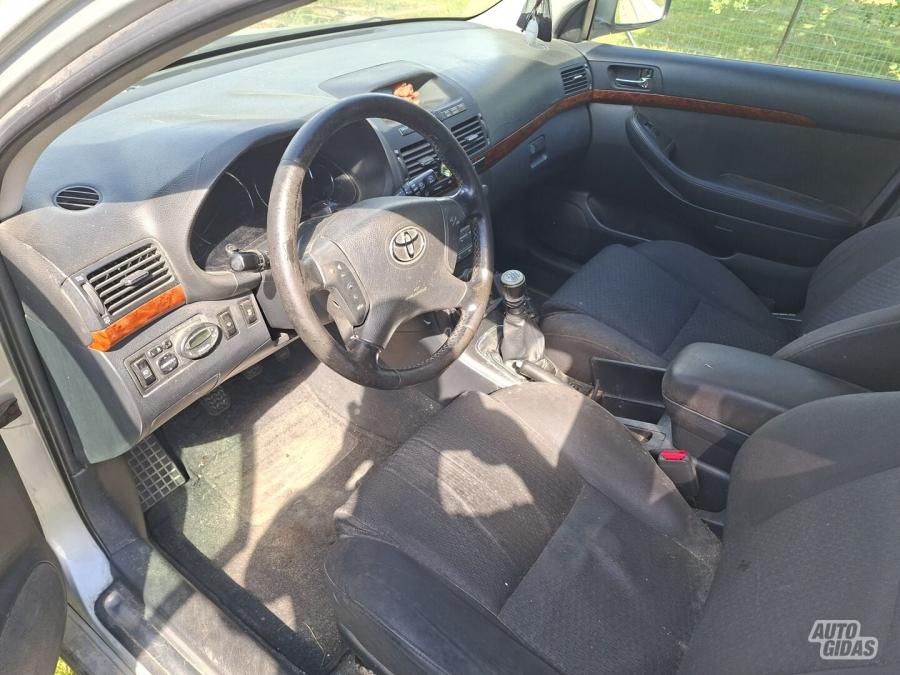 Toyota Avensis 2006 Viļņa, ar dzinēja tilpumu 2.20 L un nobraukumu 300 tūkst. km par 550 €, foto 8 vietnē AUTOMOTO.COM.LV