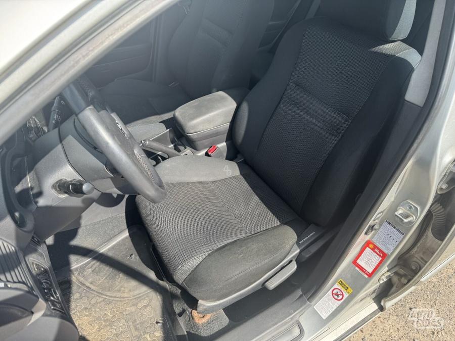 Toyota Avensis 2008 in Vilnius, with an engine capacity of 2.00 L and mileage of 291 thousand km for 1550 €, photo 11 on AUTOMOTO.COM.LV