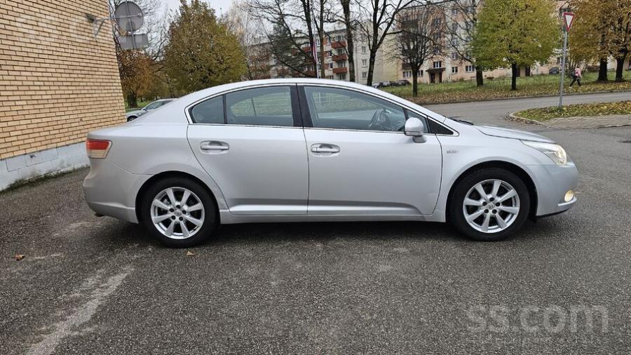 Toyota Avensis 2009 in Limbazi, with an engine capacity of 2.20 L and mileage of 168 thousand km for 5500 €, photo 4 on AUTOMOTO.COM.LV