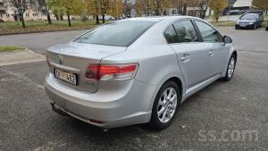 Toyota Avensis 2009 in Limbazi, with an engine capacity of 2.20 L and mileage of 168 thousand km for 5500 €, photo 5 on AUTOMOTO.COM.LV
