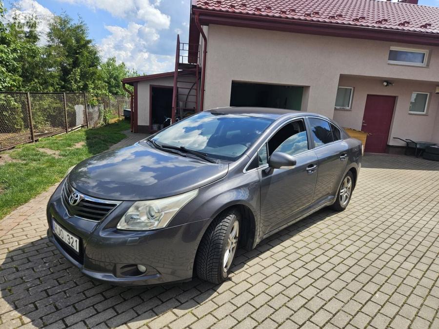 Toyota Avensis 2010 in Vilnius, with an engine capacity of 1.80 L and mileage of 252 thousand km for 3500 €, photo 1 on AUTOMOTO.COM.LV
