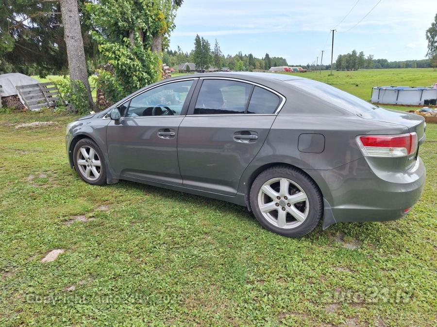 Toyota Avensis 2010 in Saue, with an engine capacity of 2.00 L and mileage of 319 thousand km for 1950 €, photo 4 on AUTOMOTO.COM.LV