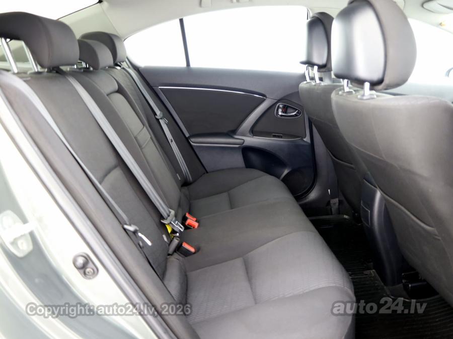 Toyota Avensis 2010 in Tallinn, with an engine capacity of 2.00 L and mileage of 319 thousand km for 2999 €, photo 8 on AUTOMOTO.COM.LV