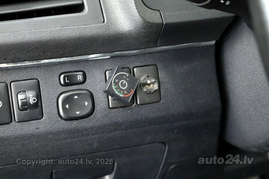 Toyota Avensis 2010 in Tallinn, with an engine capacity of 2.00 L and mileage of 319 thousand km for 2999 €, photo 9 on AUTOMOTO.COM.LV