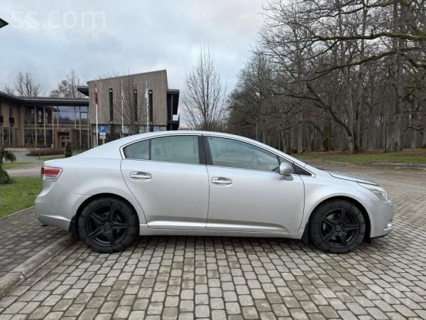 Toyota Avensis 2011 in Talsi, with an engine capacity of 2.20 L and mileage of 280 thousand km for 5250 €, photo 2 on AUTOMOTO.COM.LV