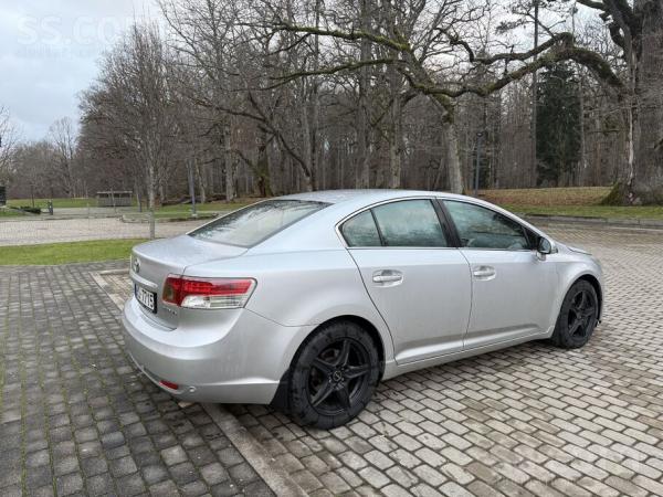 Toyota Avensis 2011 in Talsi, with an engine capacity of 2.20 L and mileage of 280 thousand km for 5250 €, photo 3 on AUTOMOTO.COM.LV