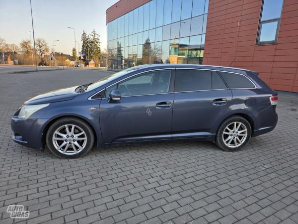 Toyota Avensis 2011 in Utena, with an engine capacity of 2.20 L and mileage of 222 thousand km for 4300 €, photo 1 on AUTOMOTO.COM.LV