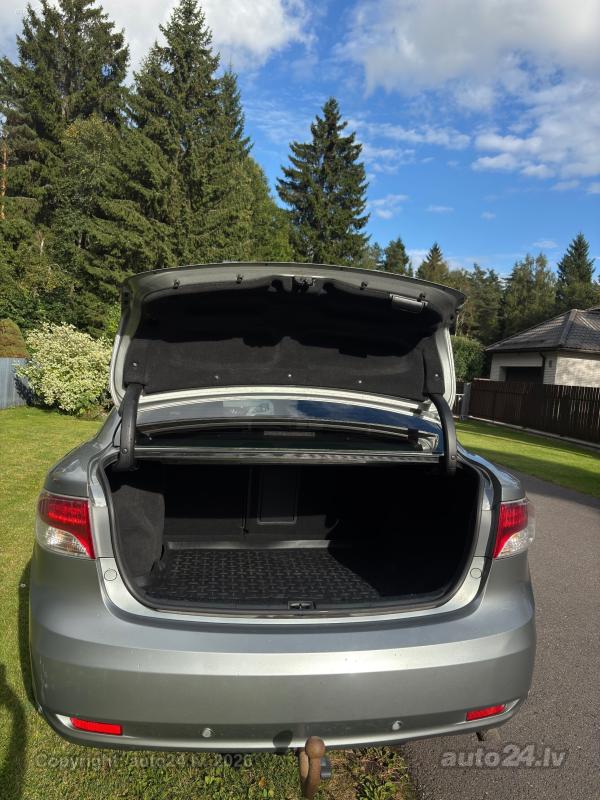 Toyota Avensis 2011 in Tallinn, with an engine capacity of 2.00 L and mileage of 203 thousand km for 4000 €, photo 6 on AUTOMOTO.COM.LV