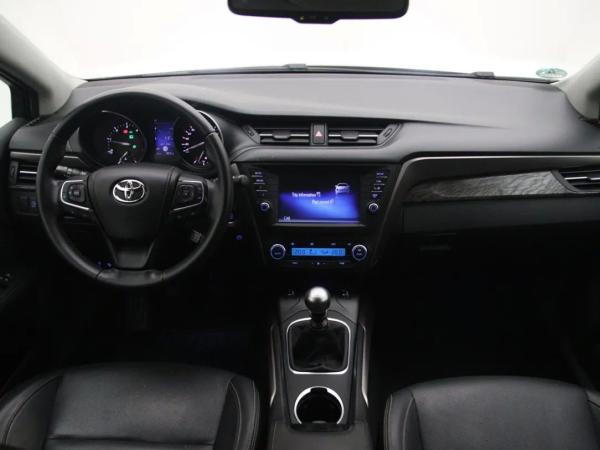 Toyota Avensis 2016 in Vilnius, with an engine capacity of 2.00 L and mileage of 147 thousand km for 10999 €, photo 2 on AUTOMOTO.COM.LV