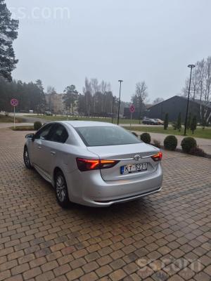 Toyota Avensis 2017 in Riga, with an engine capacity of 1.80 L and mileage of 212 thousand km for 9800 €, photo 4 on AUTOMOTO.COM.LV