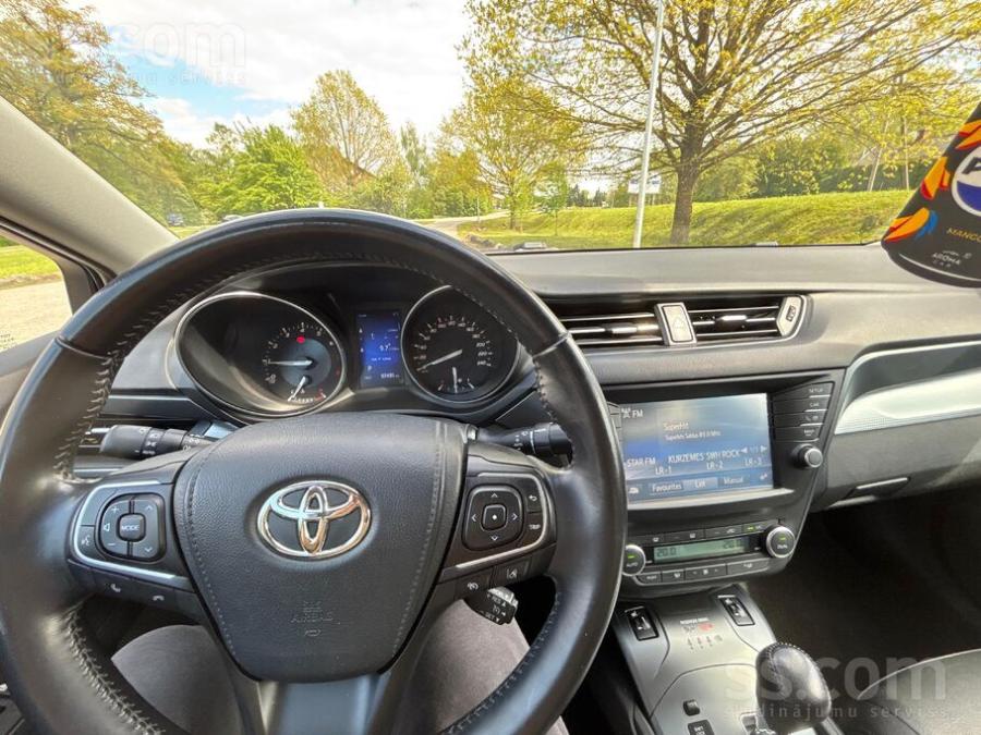 Toyota Avensis 2018 in Saldus, with an engine capacity of 1.80 L and mileage of 98 thousand km for 13200 €, photo 9 on AUTOMOTO.COM.LV