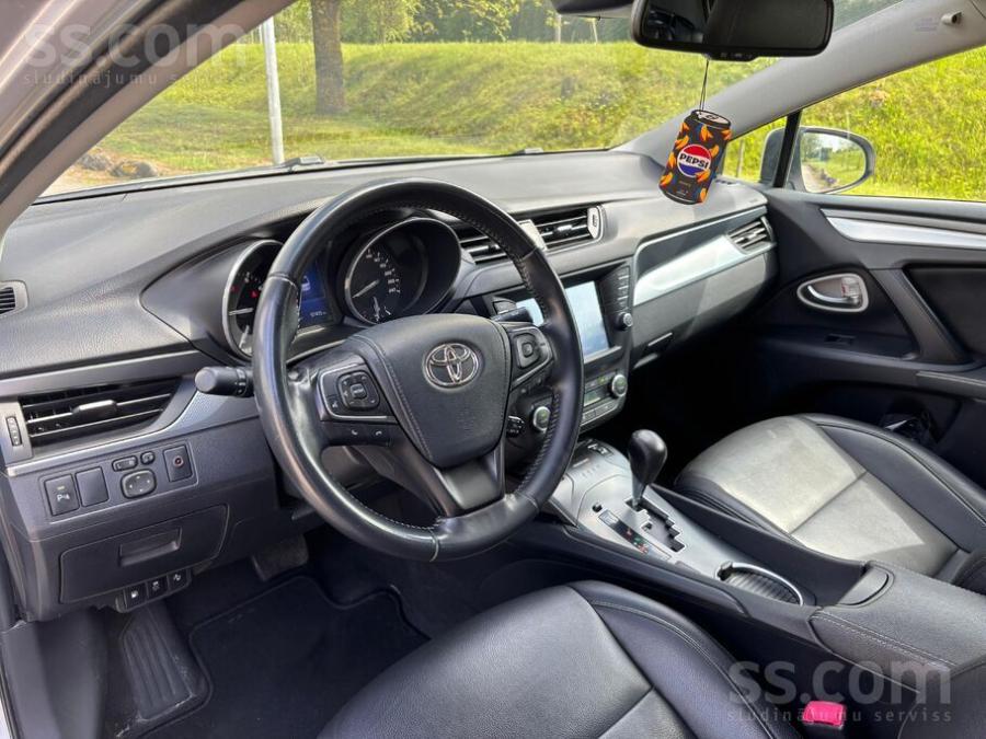 Toyota Avensis 2018 in Saldus, with an engine capacity of 1.80 L and mileage of 98 thousand km for 13200 €, photo 13 on AUTOMOTO.COM.LV