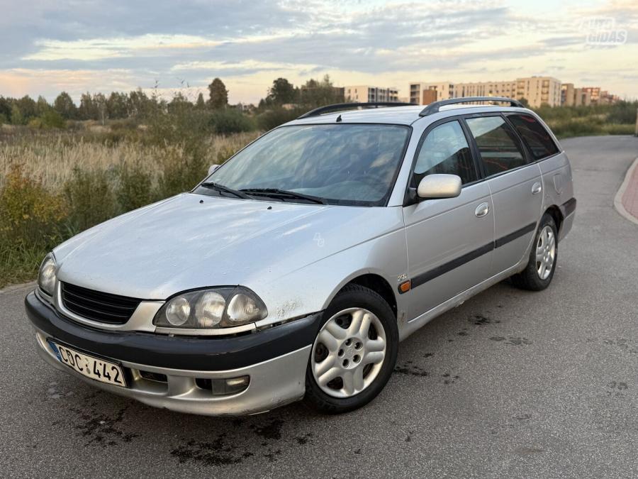 Toyota Avensis 1998 Viļņa, ar dzinēja tilpumu 2.00 L un nobraukumu 420 tūkst. km par 1200 €, foto 3 vietnē AUTOMOTO.COM.LV