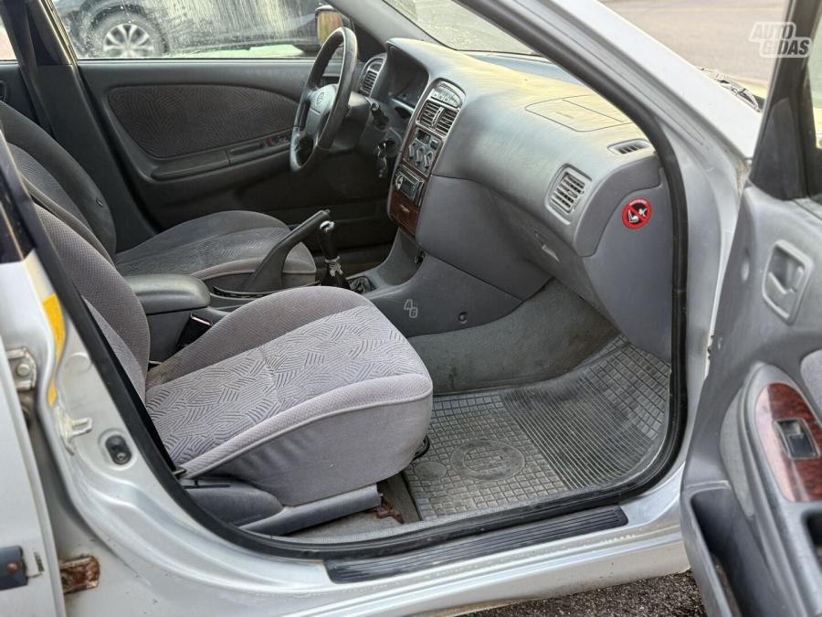 Toyota Avensis 1998 Viļņa, ar dzinēja tilpumu 2.00 L un nobraukumu 420 tūkst. km par 1200 €, foto 8 vietnē AUTOMOTO.COM.LV
