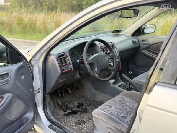 Toyota Avensis 1998 Viļņa, ar dzinēja tilpumu 2.00 L un nobraukumu 420 tūkst. km par 1200 €, foto 11 vietnē AUTOMOTO.COM.LV