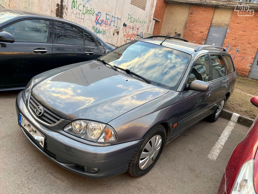 Toyota Avensis 2001 in Vilnius, with an engine capacity of 1.80 L and mileage of 200 thousand km for 1690 €, photo 1 on AUTOMOTO.COM.LV