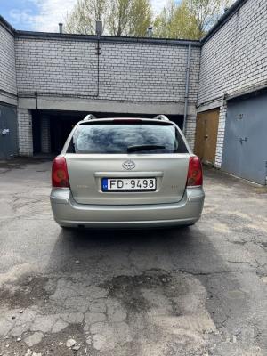 Toyota Avensis 2004 in Riga, with an engine capacity of 1.80 L and mileage of 292 thousand km for 1300 €, photo 4 on AUTOMOTO.COM.LV