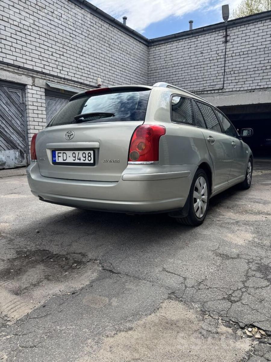 Toyota Avensis 2004 in Riga, with an engine capacity of 1.80 L and mileage of 292 thousand km for 1300 €, photo 5 on AUTOMOTO.COM.LV