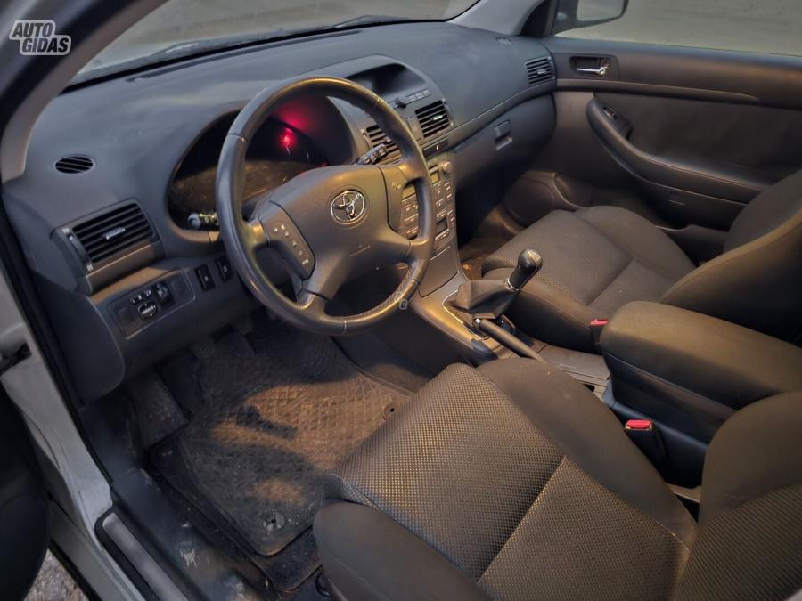 Toyota Avensis 2004 Viļņa, ar dzinēja tilpumu 2.00 L un nobraukumu 172 tūkst. km par 2250 €, foto 5 vietnē AUTOMOTO.COM.LV