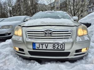 Toyota Avensis 2004 Viļņa, ar dzinēja tilpumu 2.00 L un nobraukumu 293 tūkst. km par 450 €, foto  vietnē AUTOMOTO.COM.LV