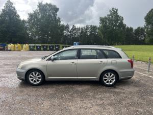 Toyota Avensis 2004 in Mazeikiai, with an engine capacity of 2.00 L and mileage of 395 thousand km for 1200 €, photo 3 on AUTOMOTO.COM.LV