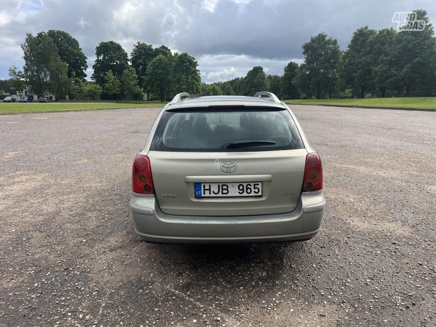 Toyota Avensis 2004 in Mazeikiai, with an engine capacity of 2.00 L and mileage of 395 thousand km for 1200 €, photo 5 on AUTOMOTO.COM.LV