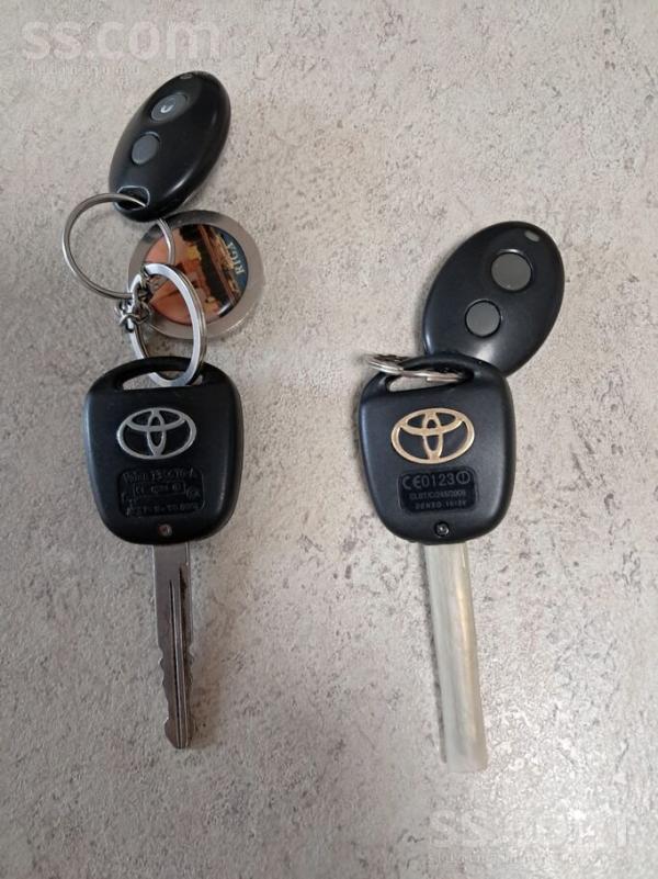 Toyota Avensis 2004 Rīga, ar dzinēja tilpumu 2.00 L un nobraukumu 241 tūkst. km par 1800 €, foto 8 vietnē AUTOMOTO.COM.LV