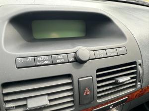 Toyota Avensis 2004 in Marijampole, with an engine capacity of 2.00 L and mileage of 200 thousand km for 1500 €, photo 12 on AUTOMOTO.COM.LV