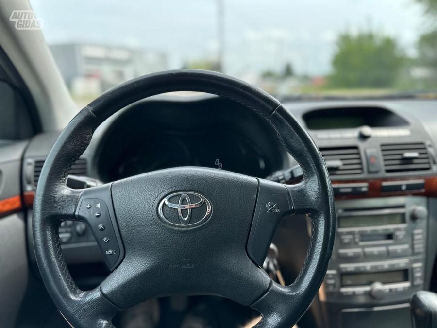 Toyota Avensis 2004 in Marijampole, with an engine capacity of 2.00 L and mileage of 200 thousand km for 1500 €, photo 17 on AUTOMOTO.COM.LV