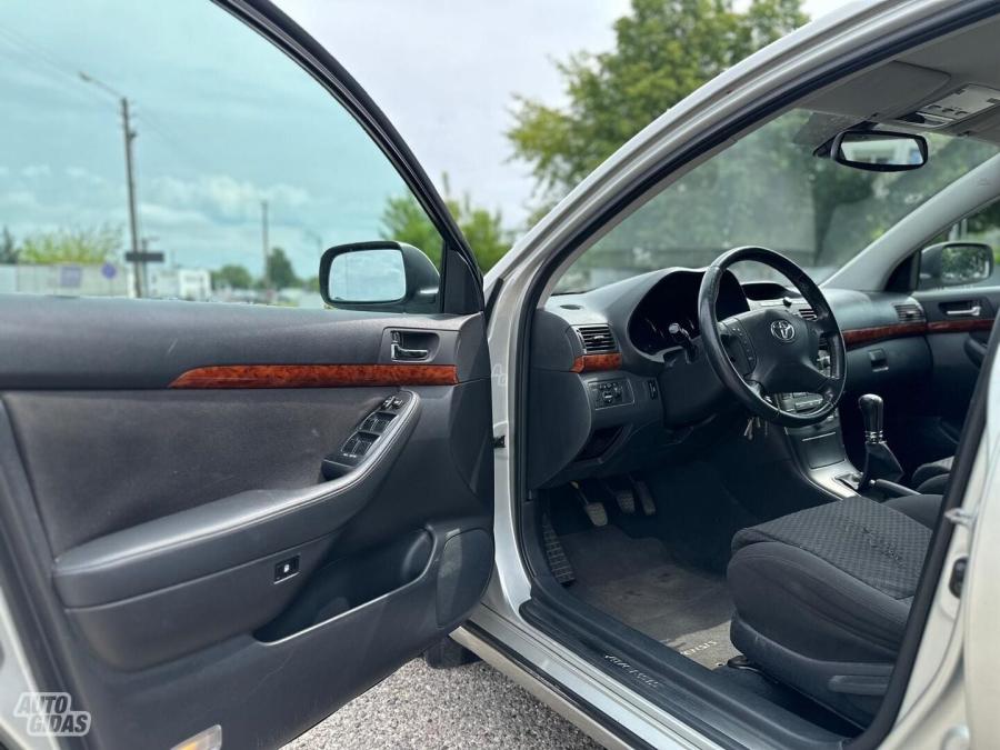 Toyota Avensis 2004 in Marijampole, with an engine capacity of 2.00 L and mileage of 200 thousand km for 1500 €, photo 19 on AUTOMOTO.COM.LV