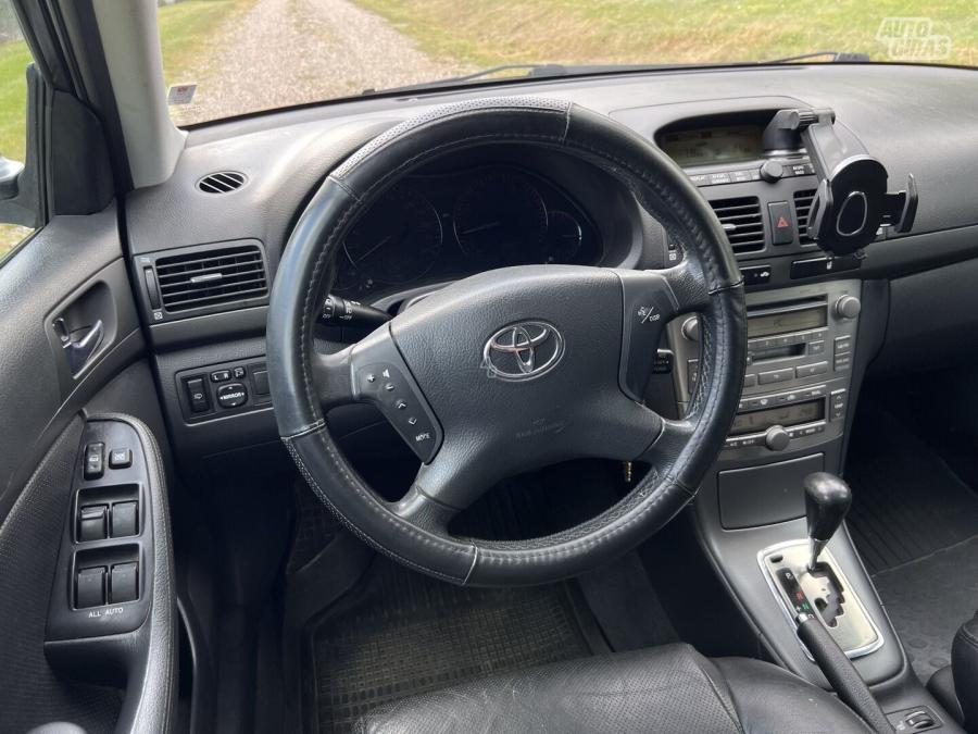 Toyota Avensis 2004 in Alytus, with an engine capacity of 2.00 L and mileage of 301 thousand km for 2450 €, photo 15 on AUTOMOTO.COM.LV