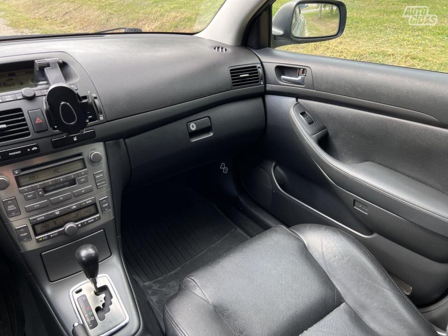 Toyota Avensis 2004 in Alytus, with an engine capacity of 2.00 L and mileage of 301 thousand km for 2450 €, photo 16 on AUTOMOTO.COM.LV